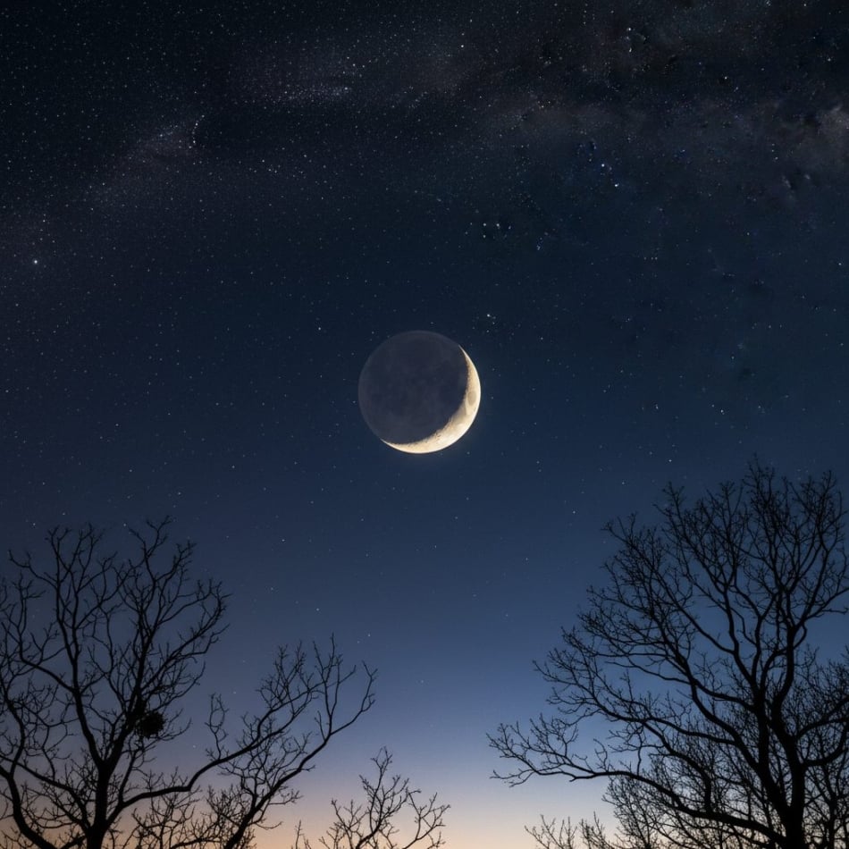 Crescent Moon: What It Is, When to See It, and What the Two Types Mean ...